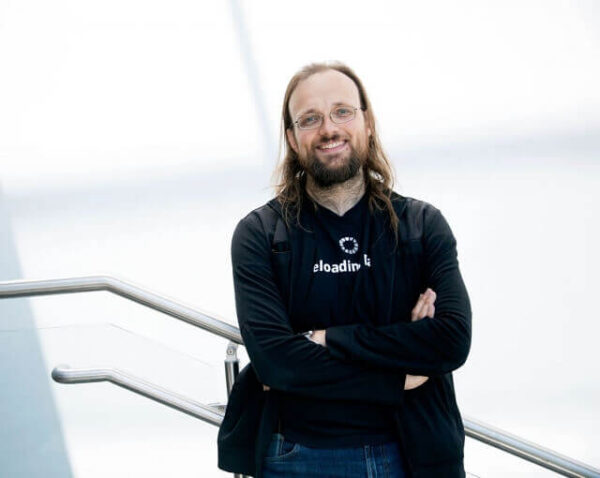 Saurik 準備解決yalu越獄工具7天重新簽證問題 - 瘋先生