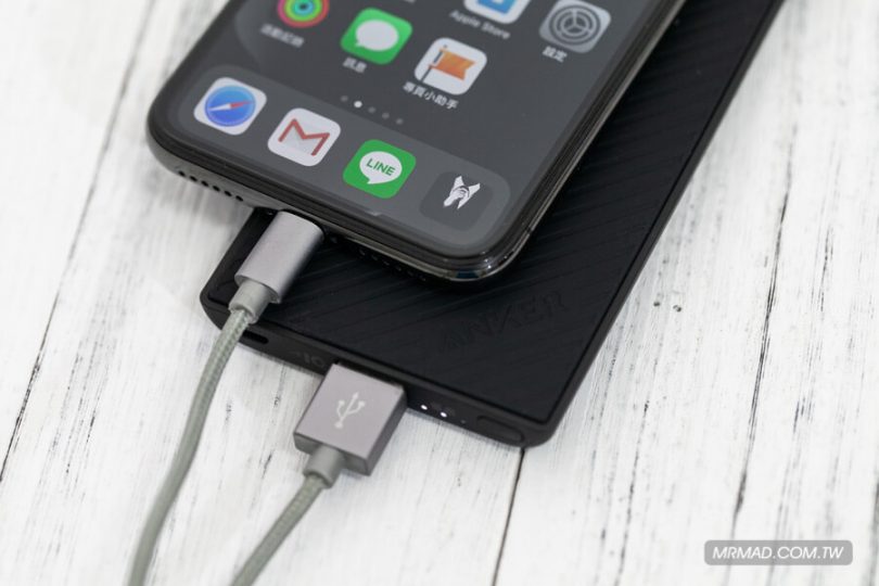 超級輕薄又支援快充行動電源 Anker PowerCore Slim 5000 開箱 - 瘋先生