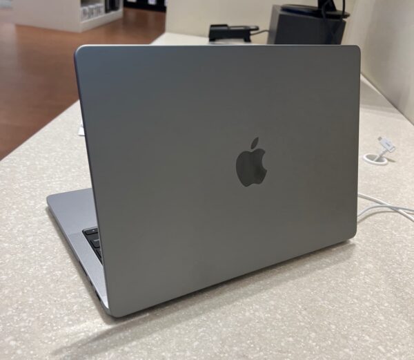 蘋果 2021 款 MacBook Pro 開箱影片和外觀實機近距離搶先看 - 瘋先生