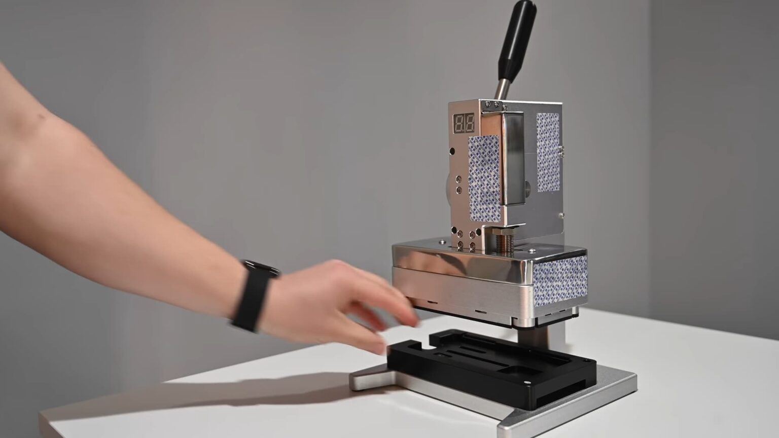 Apple自助維修工具開箱，近4萬元iPhone維修儀器全曝光 - 瘋先生