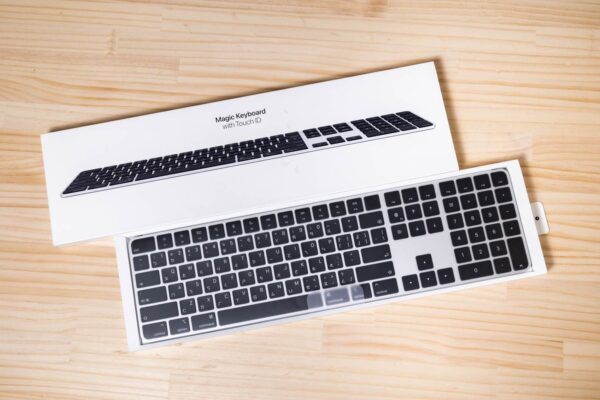 Magic Keyboard Touch ID 巧控鍵盤開箱，指紋辨識能用在哪？ - 瘋先生