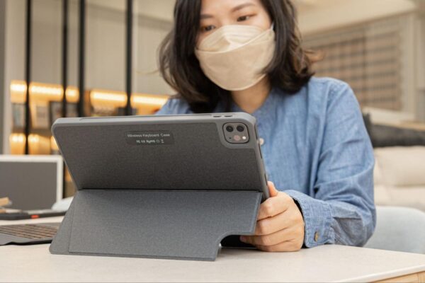 超值iPad配件eiP開箱：磁吸藍芽鍵盤、觸控筆、類紙膜解鎖iPad生產力 - 瘋先生