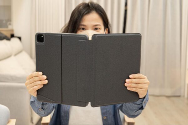 超值iPad配件eiP開箱：磁吸藍芽鍵盤、觸控筆、類紙膜解鎖iPad生產力 - 瘋先生