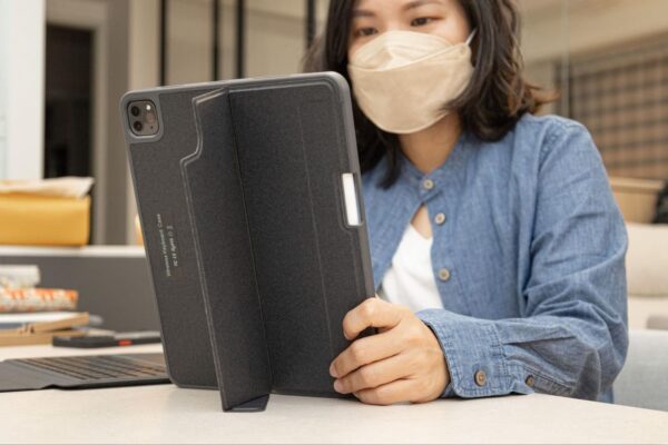 超值iPad配件eiP開箱：磁吸藍芽鍵盤、觸控筆、類紙膜解鎖iPad生產力 - 瘋先生