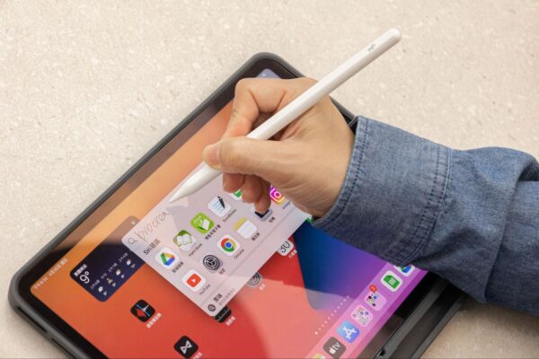 超值iPad配件eiP開箱：磁吸藍芽鍵盤、觸控筆、類紙膜解鎖iPad生產力 - 瘋先生