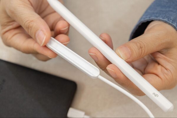 超值iPad配件eiP開箱：磁吸藍芽鍵盤、觸控筆、類紙膜解鎖iPad生產力 - 瘋先生