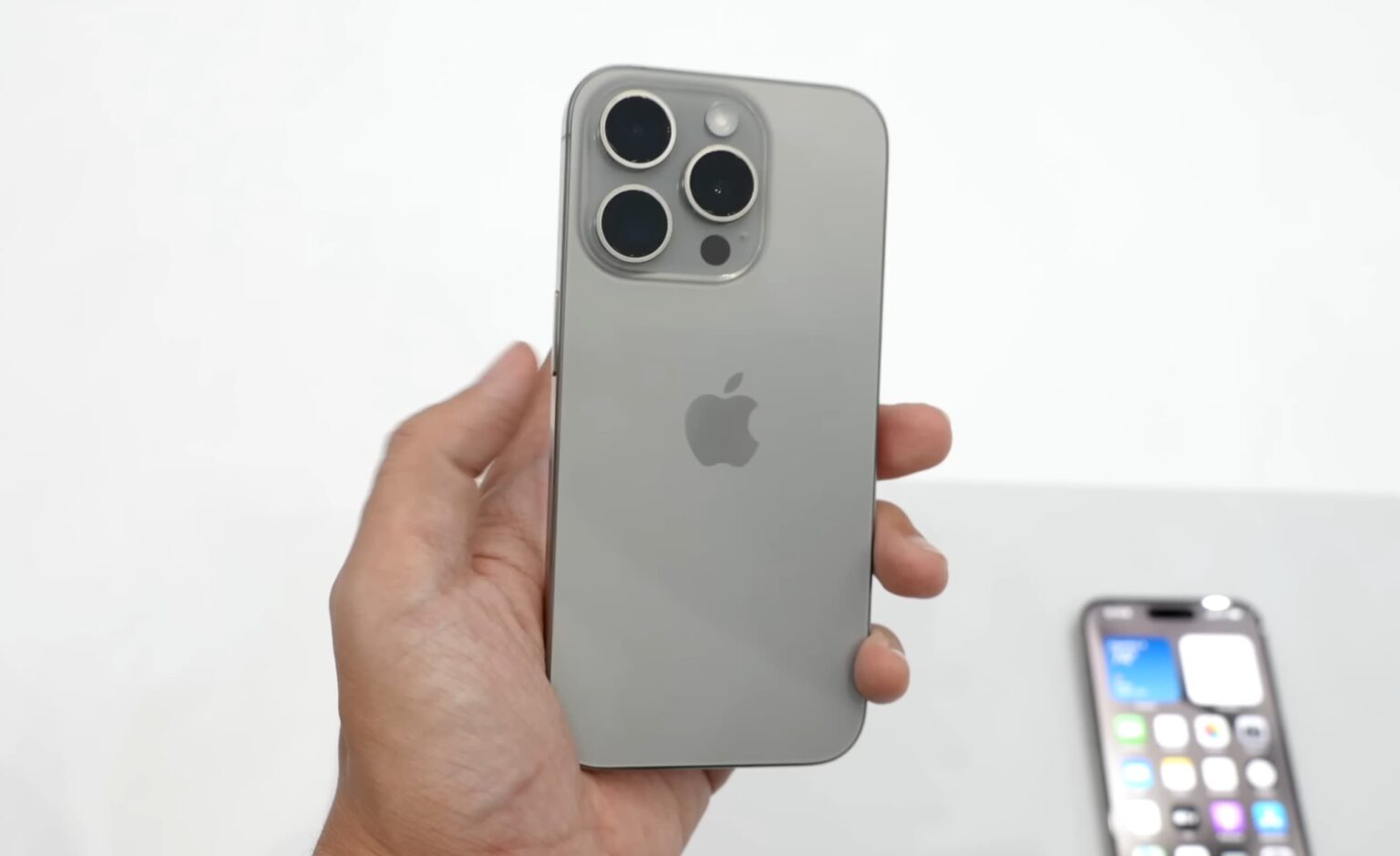 iPhone 15顏色推薦》10大挑選技巧、顏色含義與實機圖分享 - 瘋先生