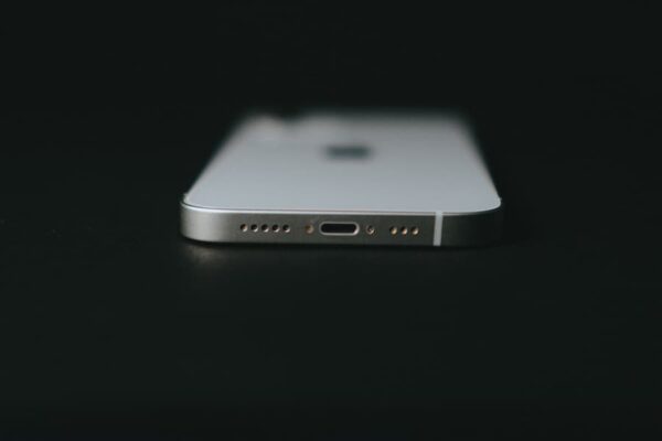 iPhone 16麥克風隨AI迎來重大升級，聽寫和Siri更精準 - 瘋先生