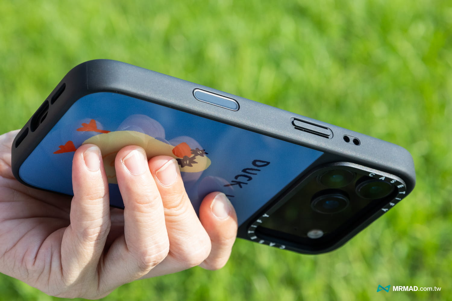 CASETiFY iPhone 17系列手機殼開箱評價，兩大革新技術300款亮面款式超吸睛 - 瘋先生