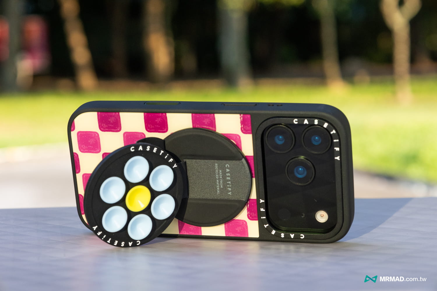 CASETiFY iPhone 17系列手機殼開箱評價，兩大革新技術300款亮面款式超吸睛 - 瘋先生